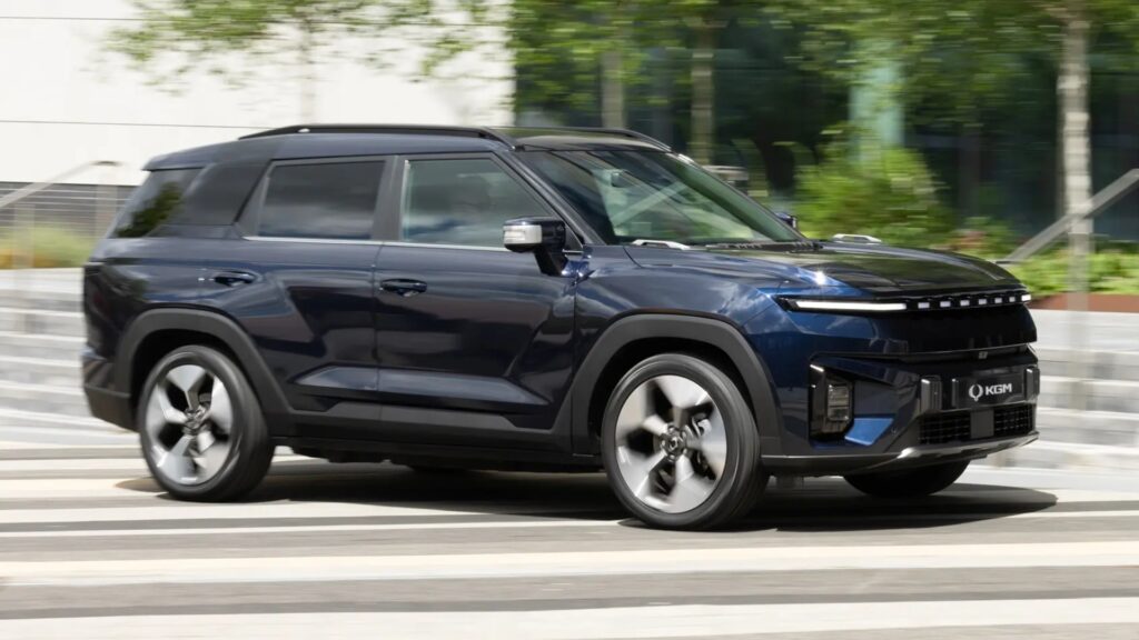 Alles over de KGM Torres Hybrid | Lees het bij Vaartland.nl